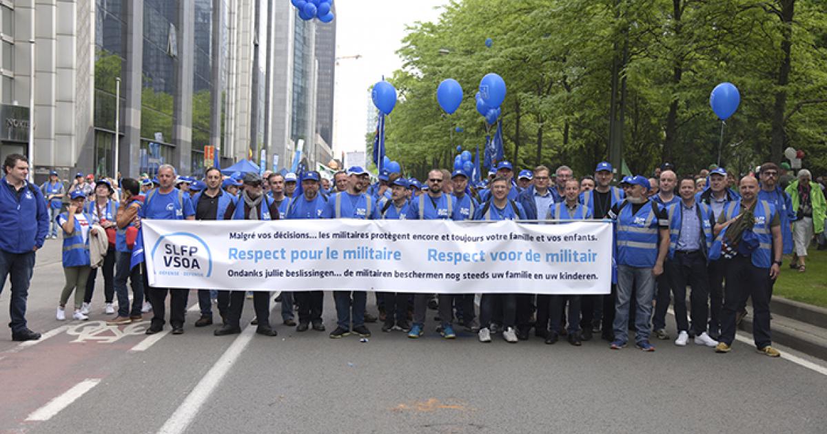 VSOA-Defensie zegt neen tegen de asociale verlenging van de militaire ...